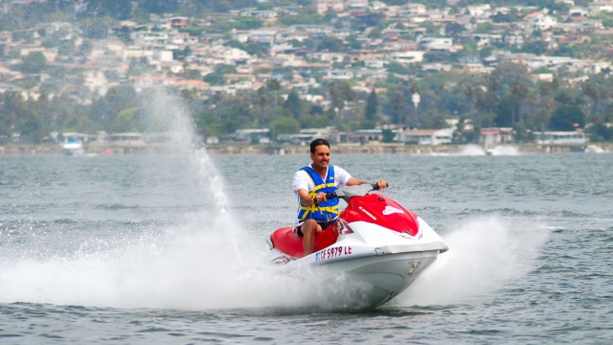 La nueva Orden Ejecutiva permite el uso de “jet skis” – Telemundo ...