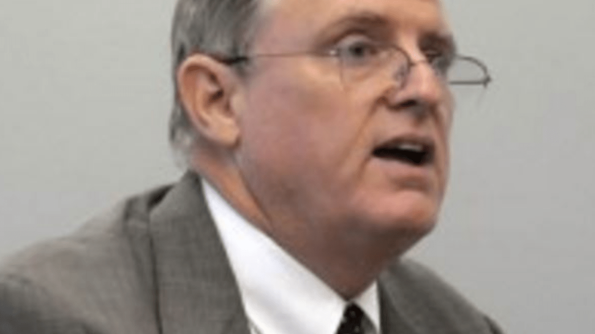 Renuncia el Comisionado de OCIF – Telemundo Puerto Rico