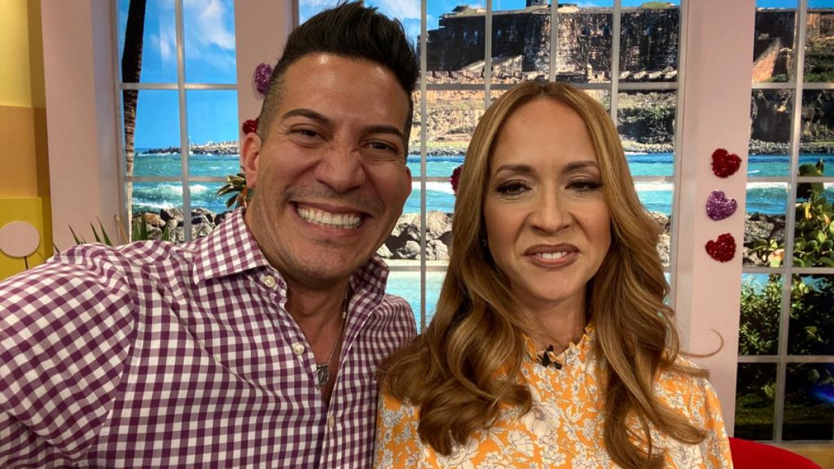 Alex DJ le da una ayudita a Alexandra – Telemundo Puerto Rico