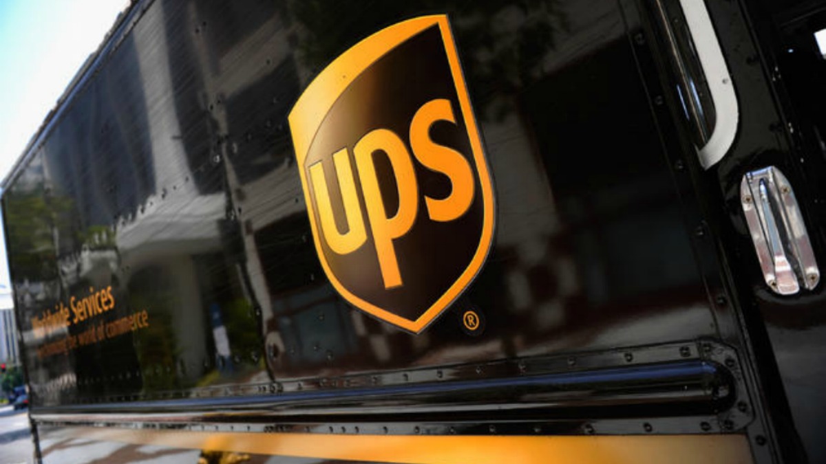 Mujer pierde la vida tras chocar con camión de UPS en Mayagüez ...