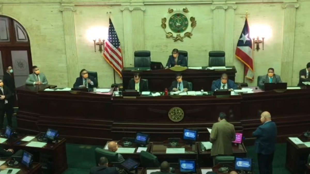 Contra Luma | Empleados de la Utier protestan frente a oficina central ...