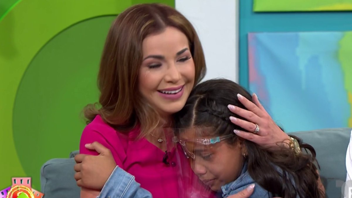 ¡Un hermoso momento! Elizabeth Robaina sorprende a niñita que sueña con ...