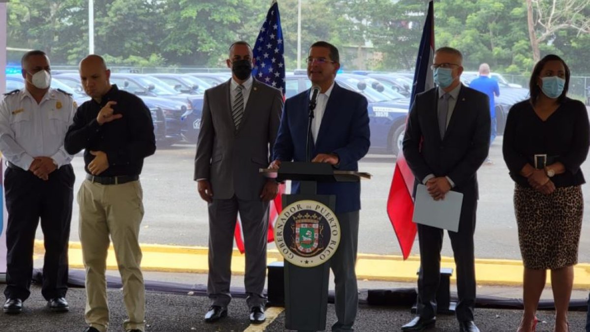 Gobernador entrega equipo para negociados del DSP – Telemundo Puerto Rico