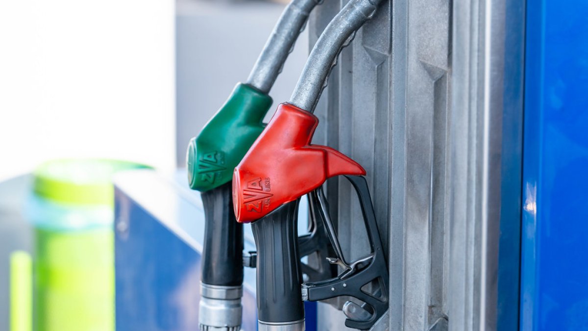 Vuelve a subir a $1 el precio de la gasolina en Puerto Rico – Telemundo ...