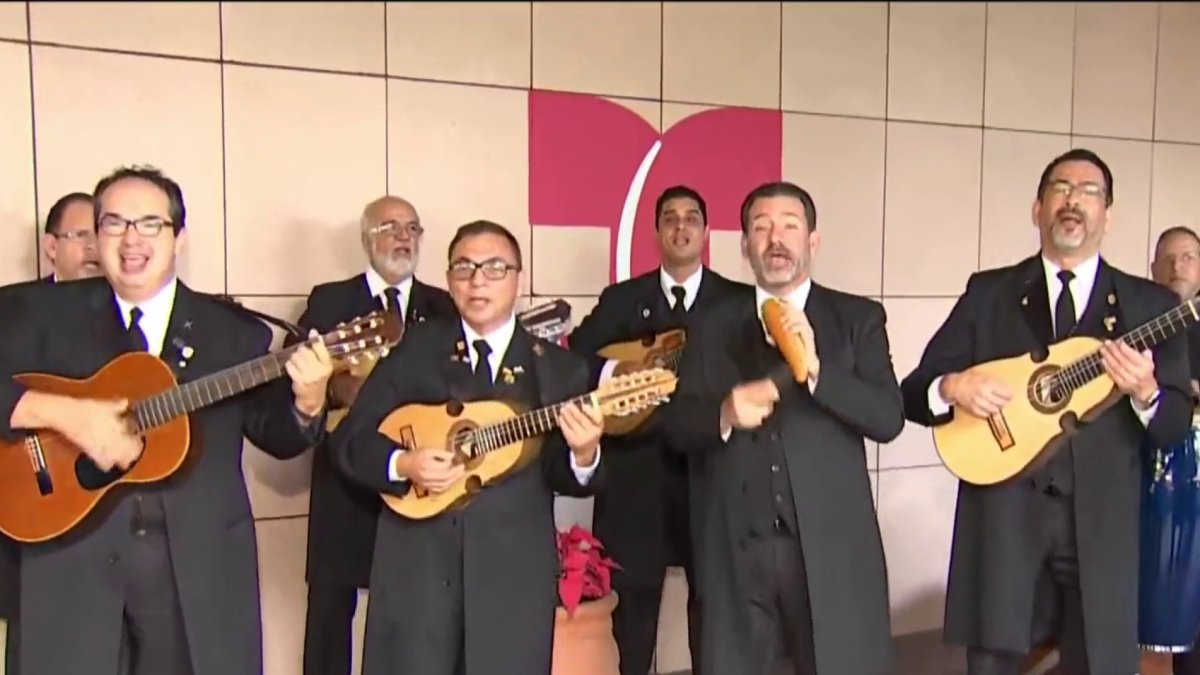 Tuna de Segreles enciende la Navidad en Hoy Día Puerto Rico – Telemundo ...