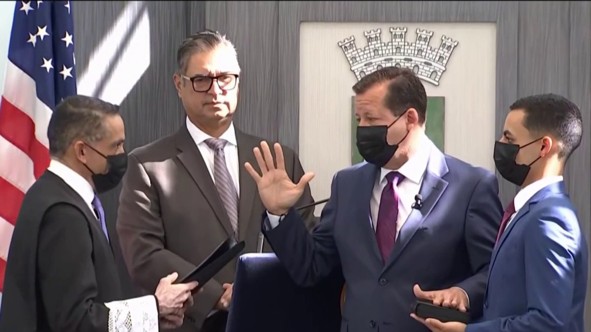 Edward O’Neill jura como alcalde de Guaynabo – Telemundo Puerto Rico