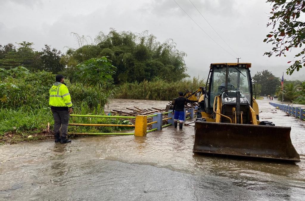 Carreteras cerradas y río crecido en Maunabo – Telemundo Puerto Rico