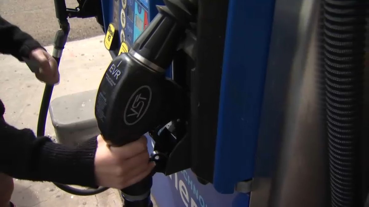 Por debajo del dólar el litro de la gasolina en Puerto Rico – Telemundo ...