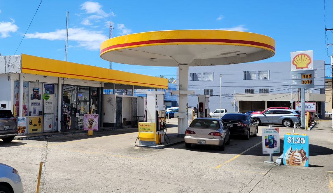 Comerciante culpa al DACO por cierre de su gasolinera – Telemundo ...