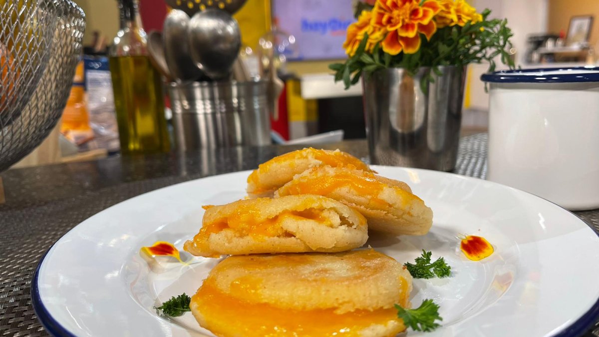 Receta de la chef Marilyn: arepa de maíz rellena de queso cheddar ...