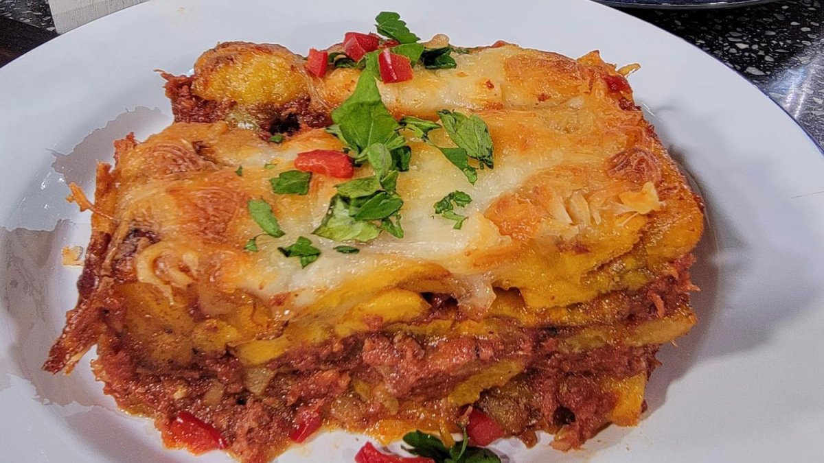 Receta de la chef Marilyn: Pastelón de maduros y Corned Beef ...