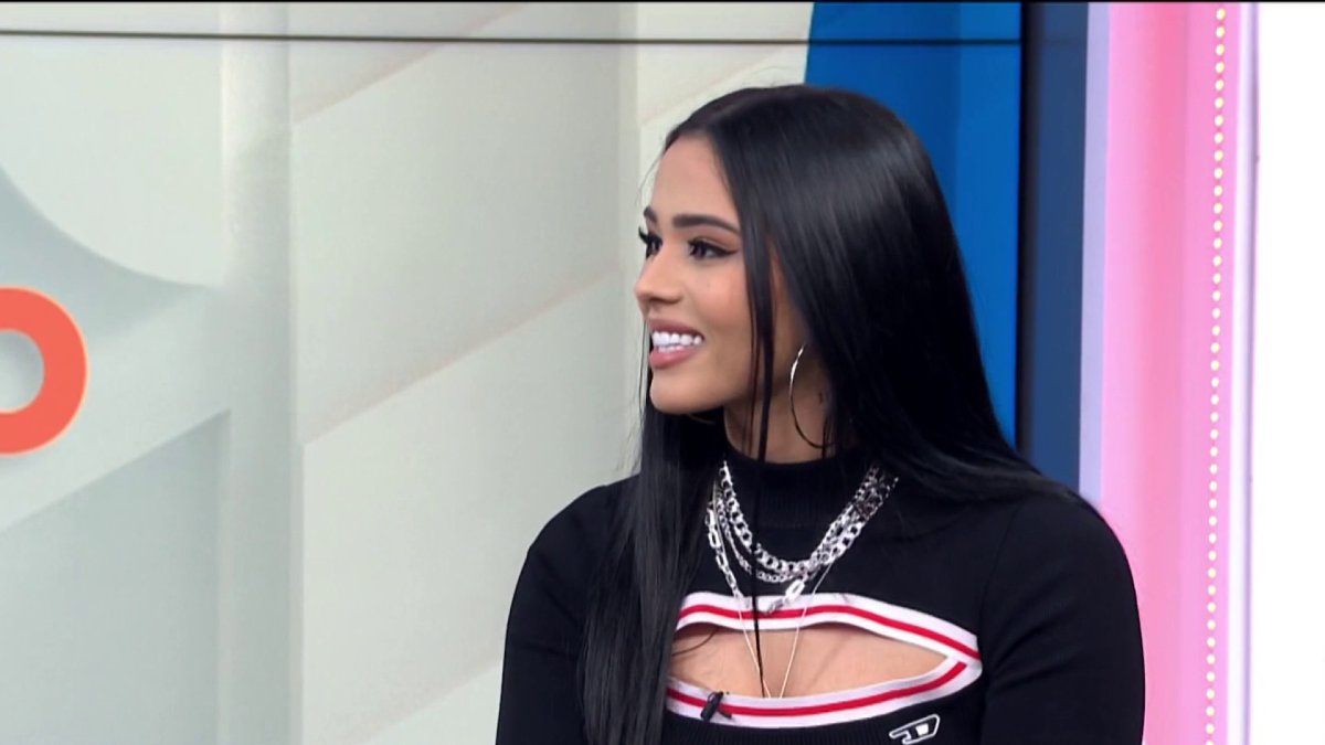 Alosofia estrena el tema “En la mía” – Telemundo Puerto Rico