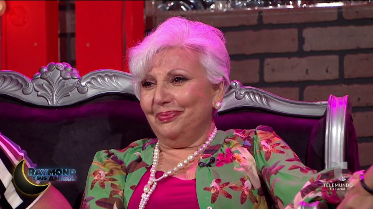 Ángela Meyer se conmueve al hablar de su nueva obra de teatro – Telemundo Puerto Rico