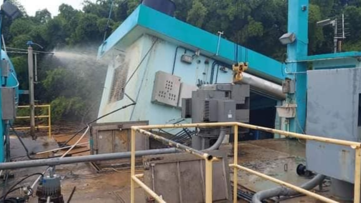 Se desploma estación de bombas de la AAA por crecida del Río Culebrinas ...