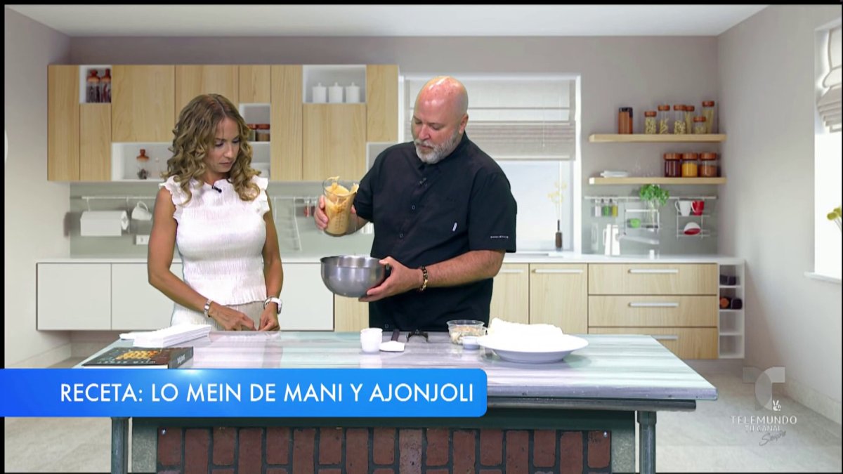 Receta del chef Wilo Benet: Lo mein de mani y ajonjoli – Telemundo ...