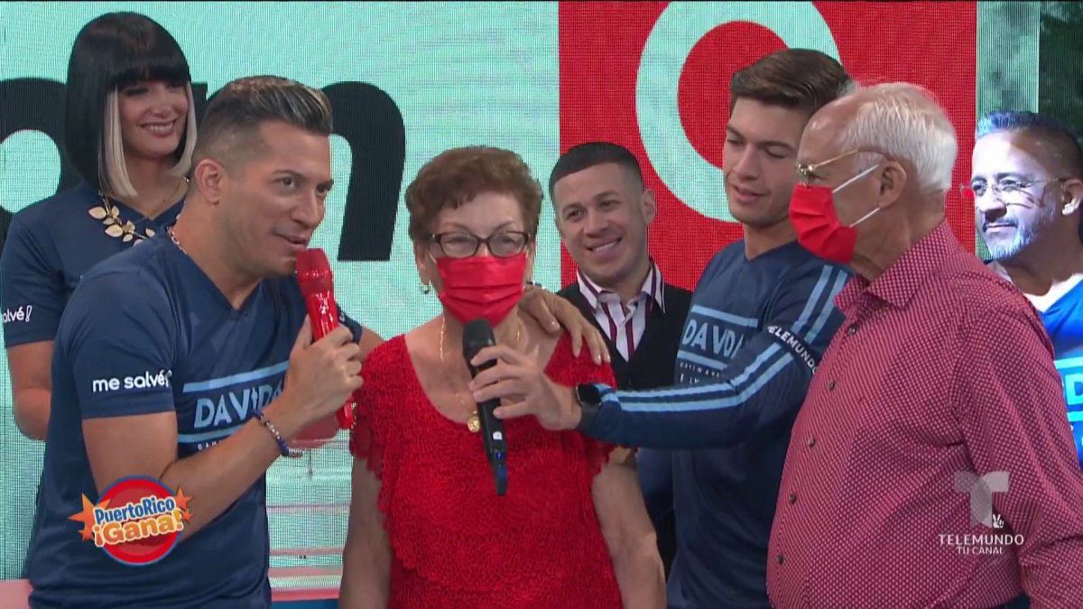 Alex DJ celebra el cumpleaños número 90 de Paquita – Telemundo Puerto Rico