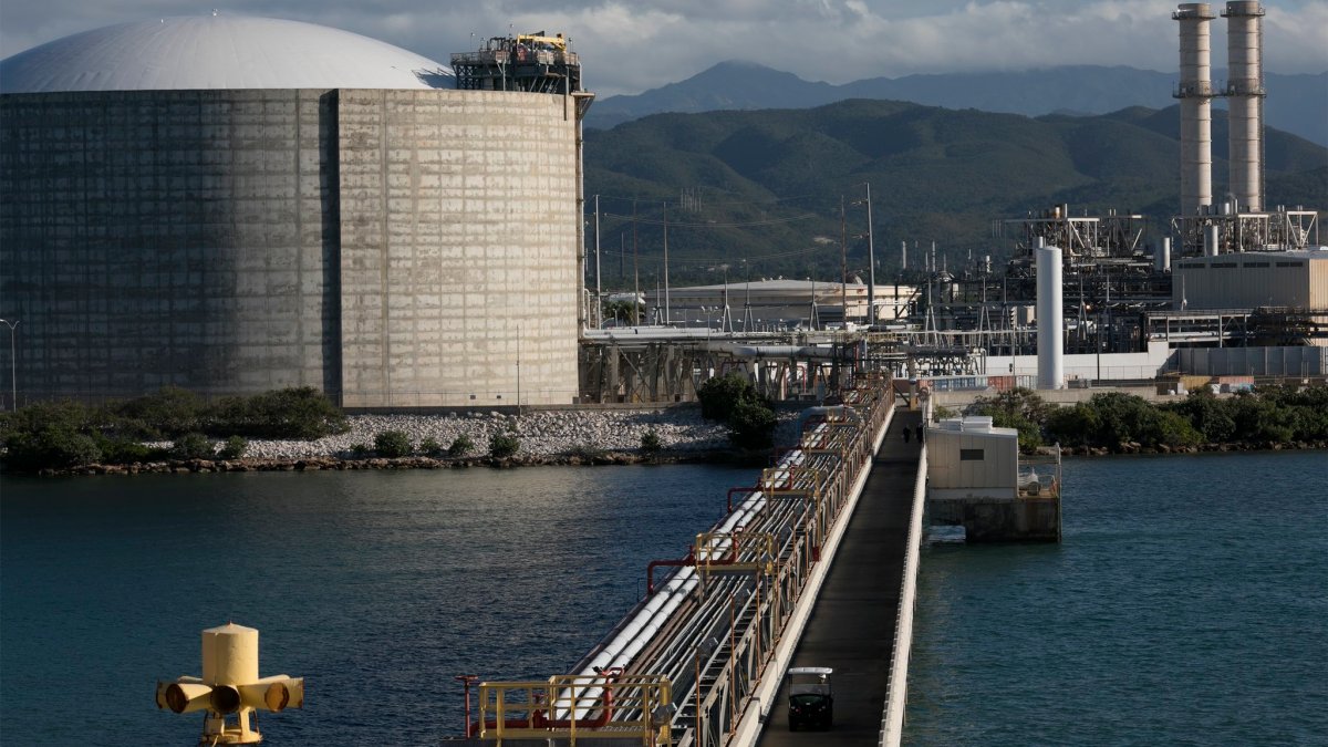 EcoEléctrica aún espera por barcaza que suplirá gas natural – Telemundo ...