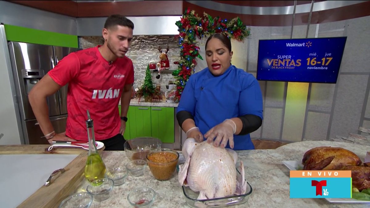 Cocina al día | Pavo relleno de pasteles – Telemundo Puerto Rico