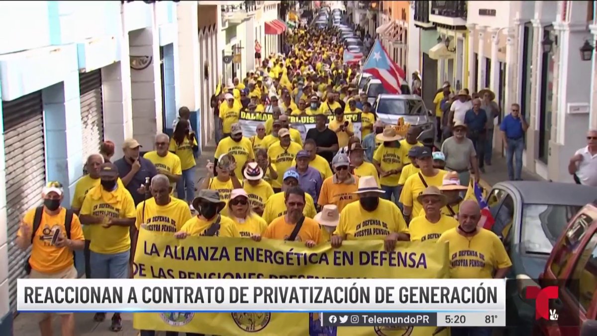 Llevan manifestación a La Fortaleza para exigir la restructuración de ...
