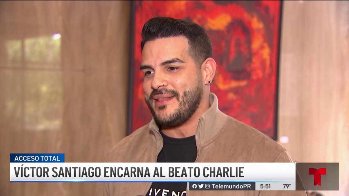 Víctor Santiago encarna al beato Charlie en musical – Telemundo Puerto Rico