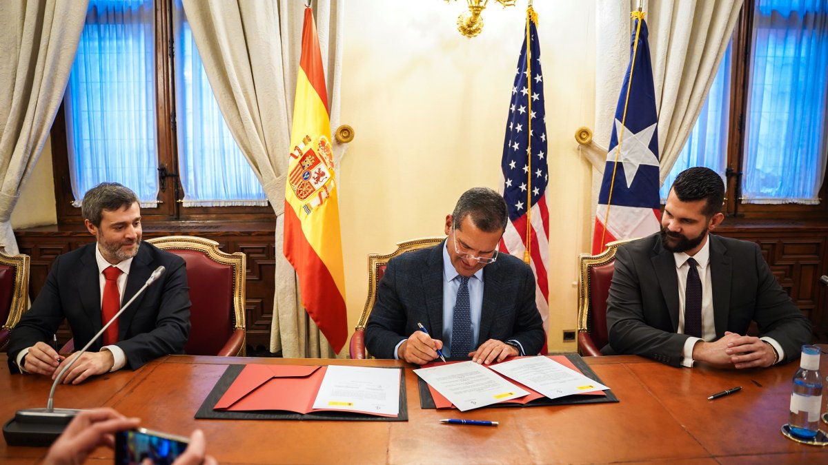 Gobierno de Puerto Rico y España firman acuerdo para preservar ...