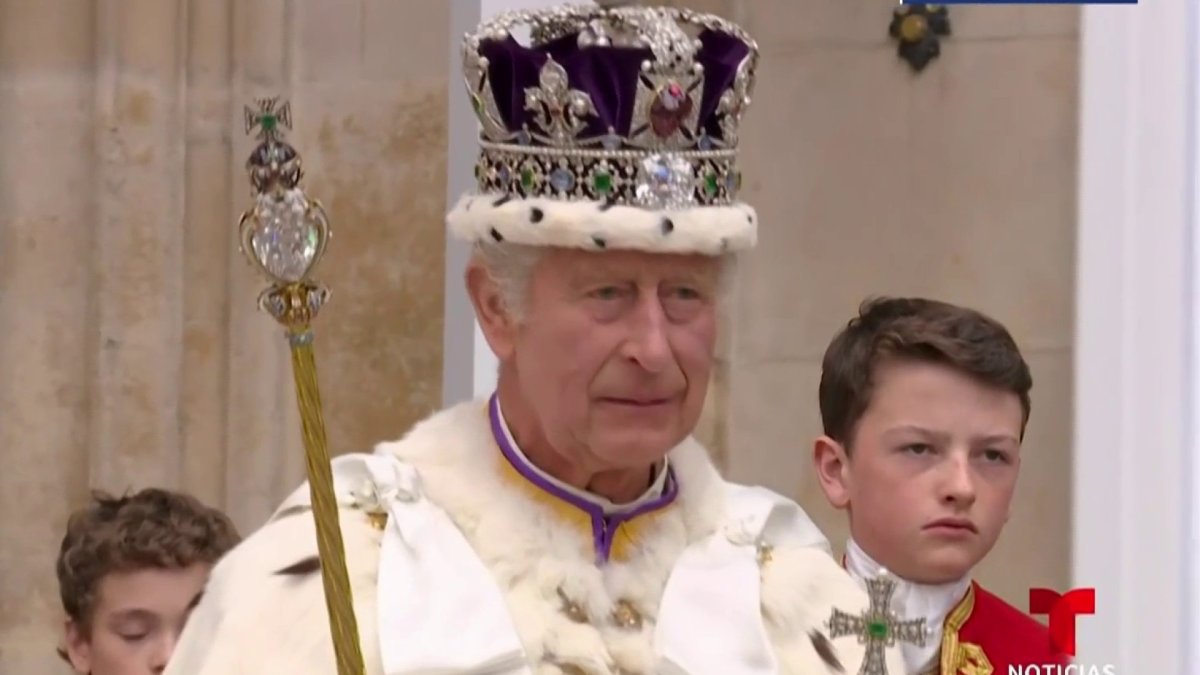 Charles III es coronado rey – Telemundo Puerto Rico
