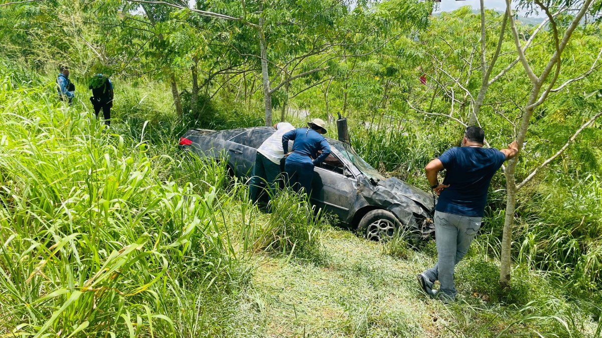 Encuentran cuerpo baleado cerca de un auto en el expreso PR- 52 ...