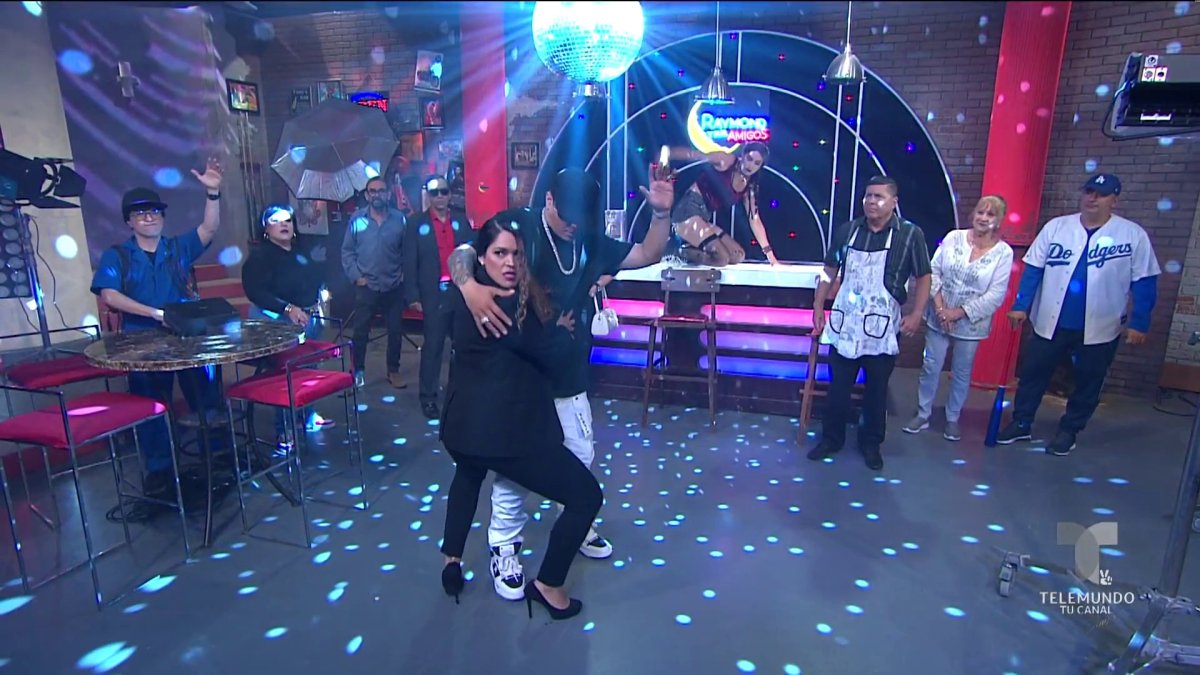 Filman video musical de Darrell en la barra de los Mens – Telemundo ...