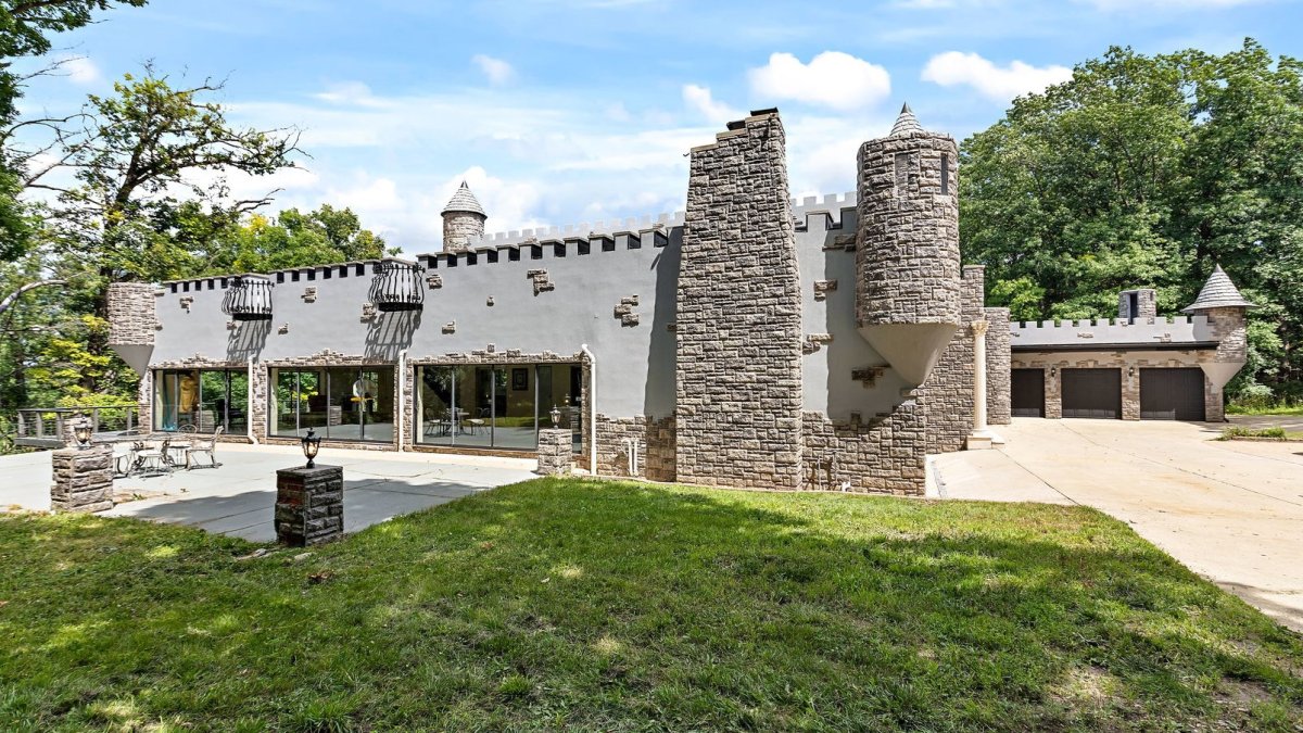 Casa que parece un castillo en Illinois en venta por casi $2 millón ...