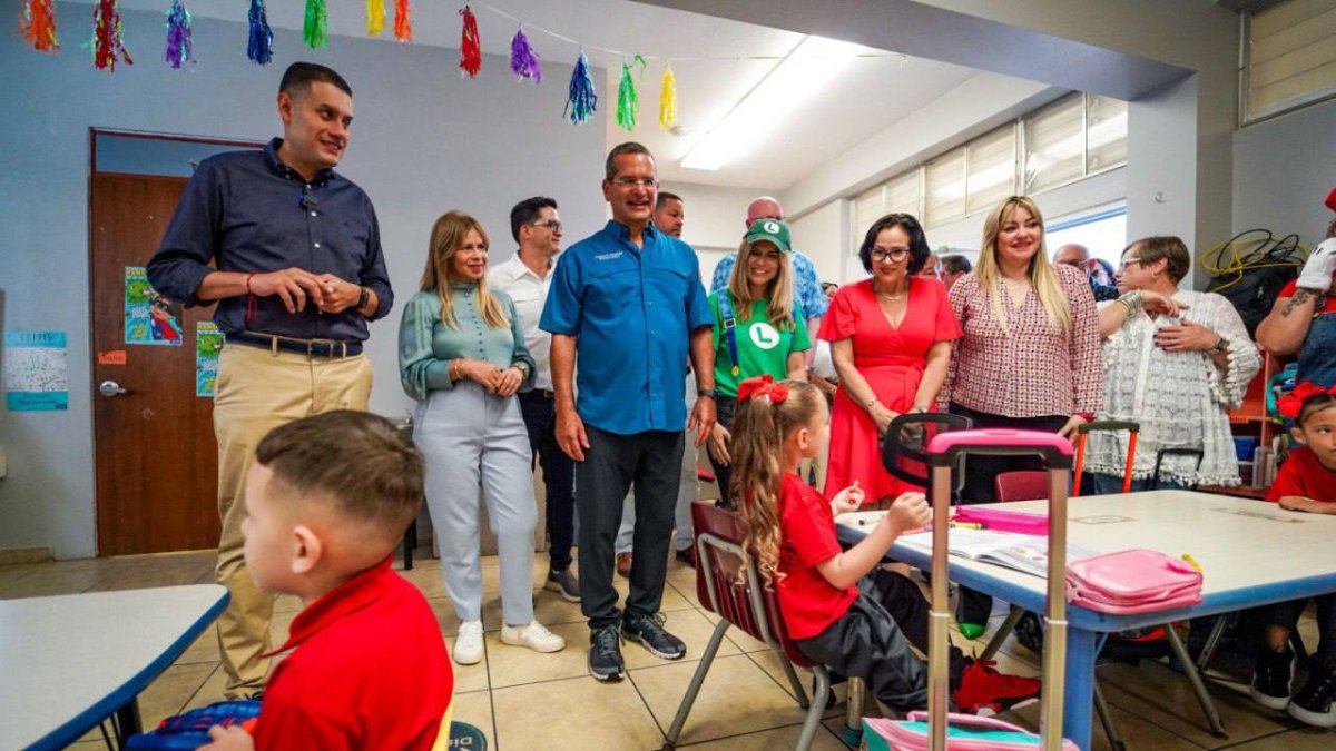 Gobernador y secretaria de Educación visitan escuelas en Camuy ...