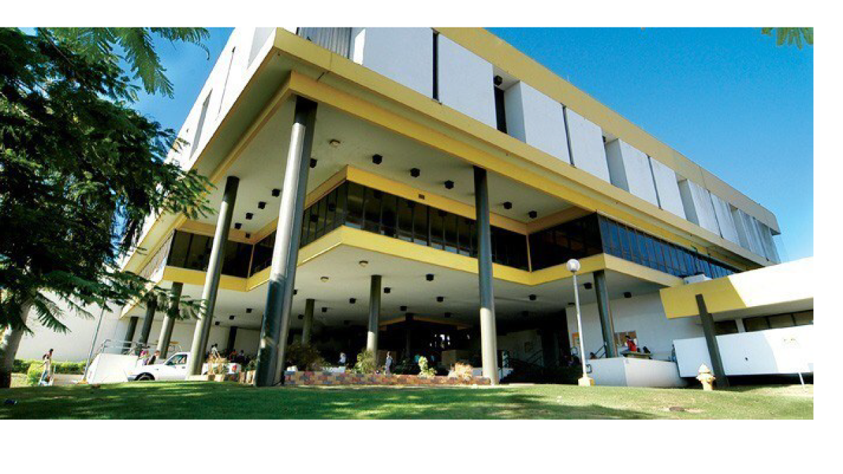 Rector de la UPR de Arecibo se aferra a su puesto – Telemundo Puerto Rico