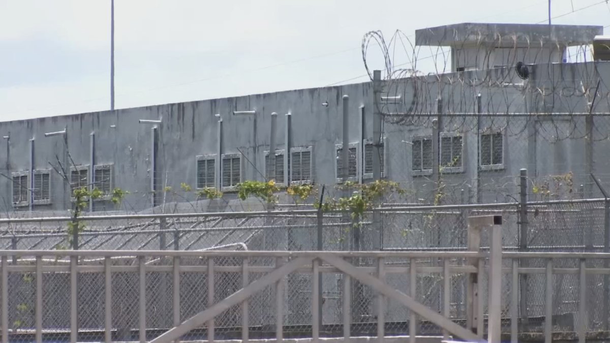 A prisión sujeto que habría intentado robar en un Condom World ...