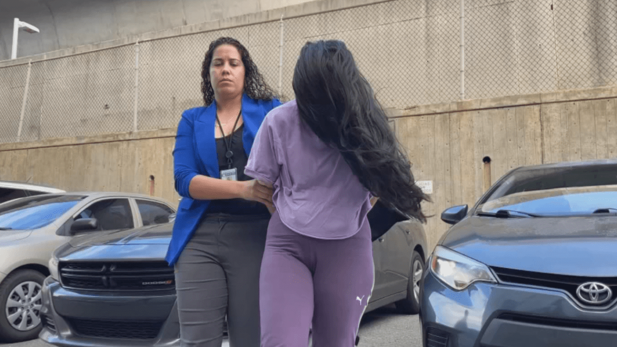 Radican cargos contra mujer que habría golpeado y mordido a su hijo ...