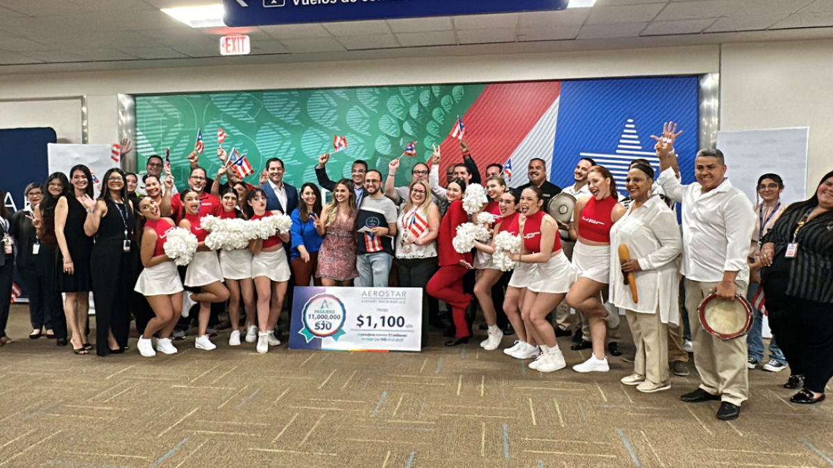 Aerostar celebra los 11 millones de pasajeros y reconoce al que rompió ...