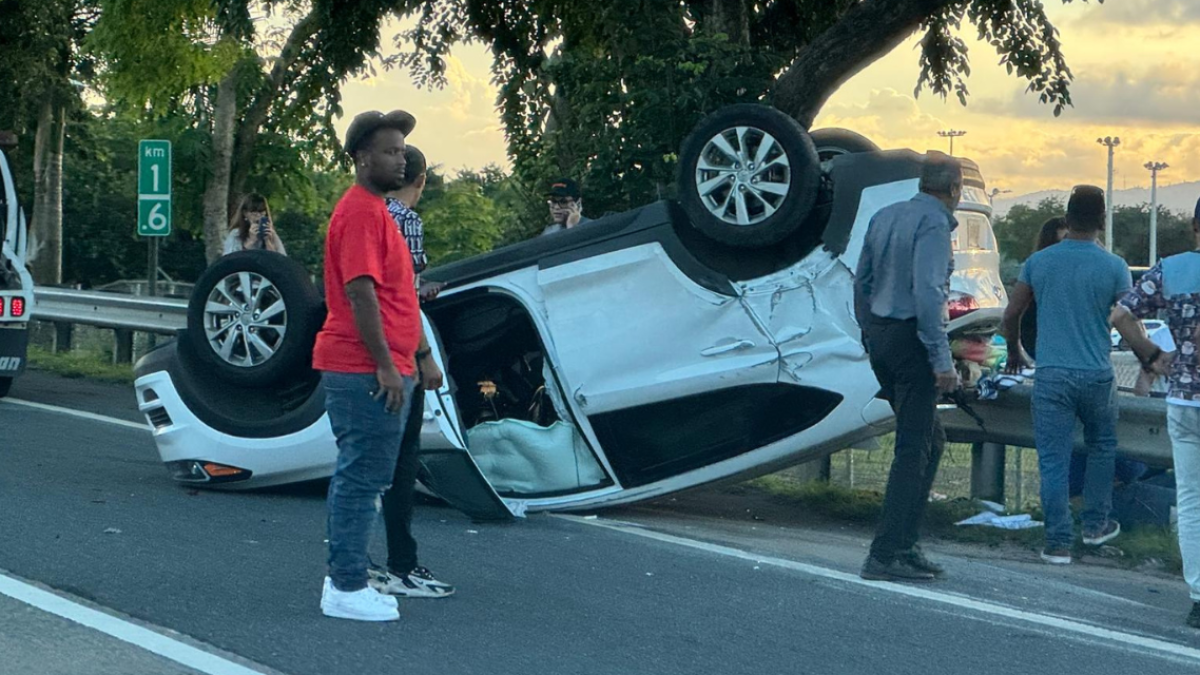 Reportan accidente con auto volcado en Hato Rey – Telemundo Puerto Rico