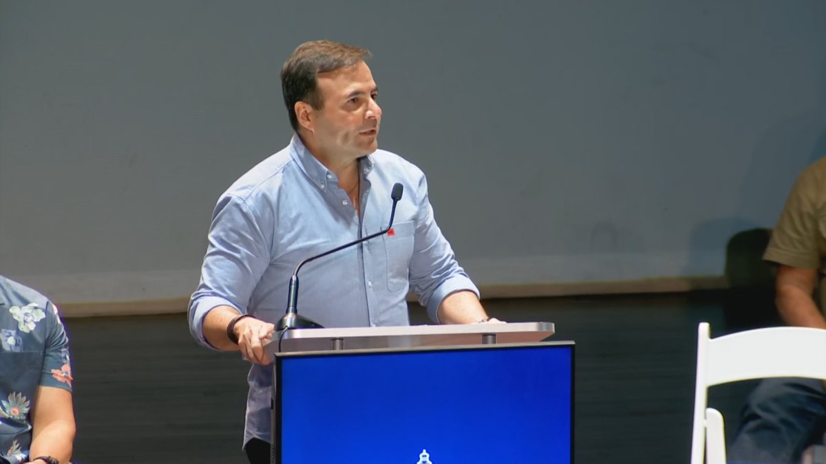 Elmer Román radica candidatura a la comisaría residente para el 2024 ...