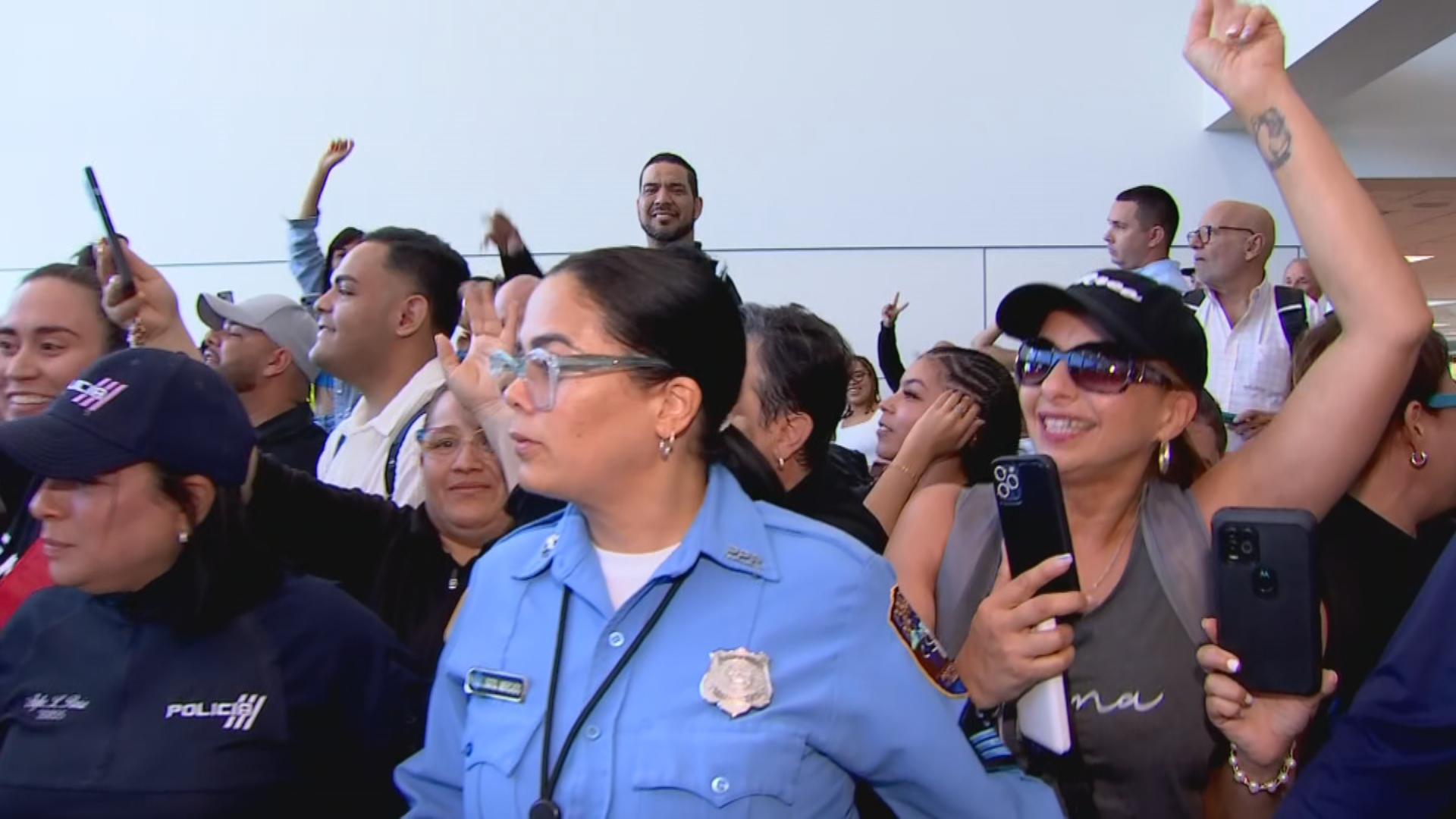 FOTOS | Emotiva llegada de Maripily a Puerto Rico – Telemundo Puerto Rico