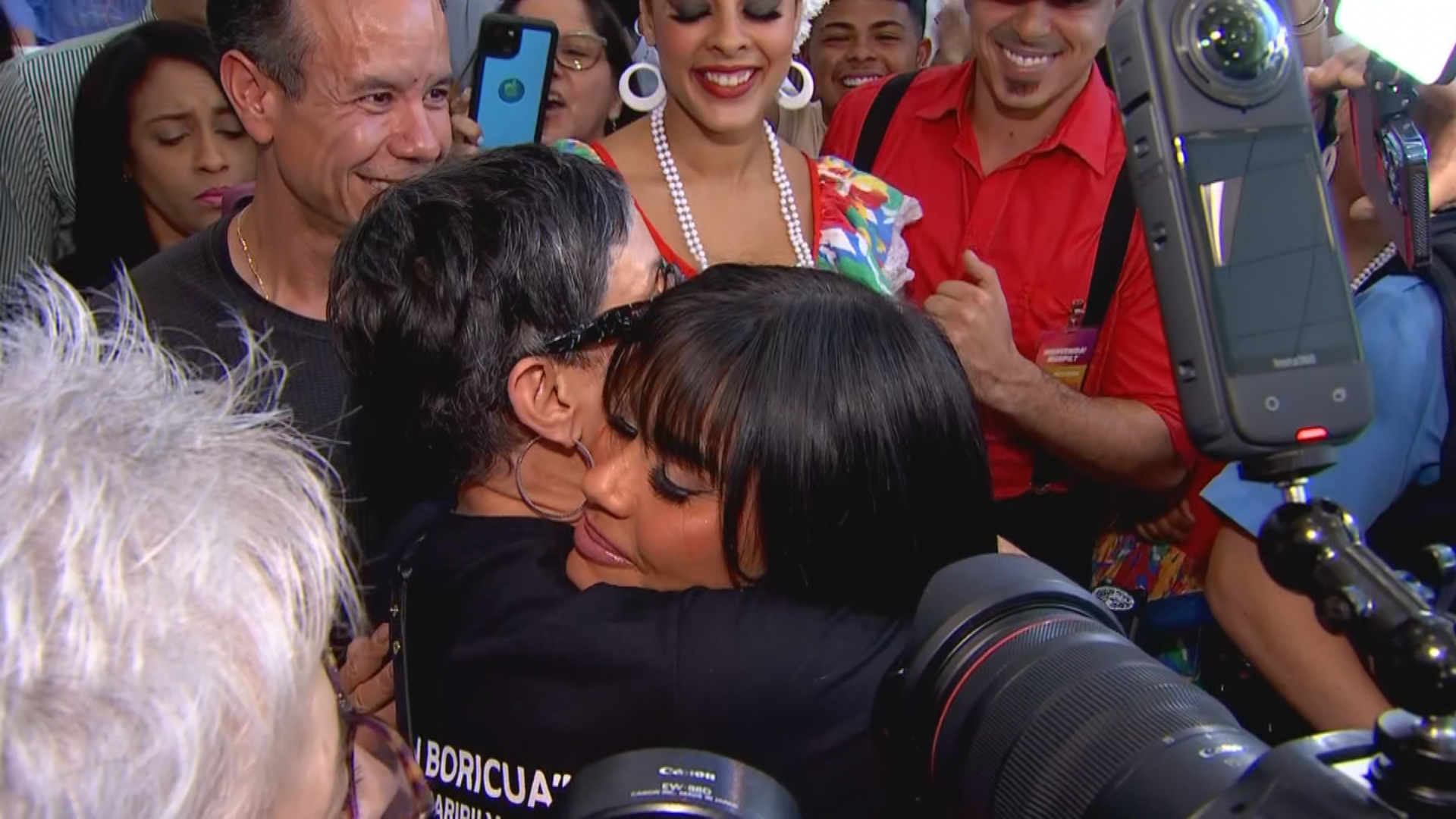 FOTOS | Emotiva llegada de Maripily a Puerto Rico – Telemundo Puerto Rico