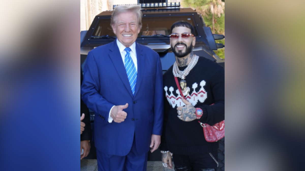 Anuel Aa Visita La Casa De Donald Trump Telemundo Puerto Rico