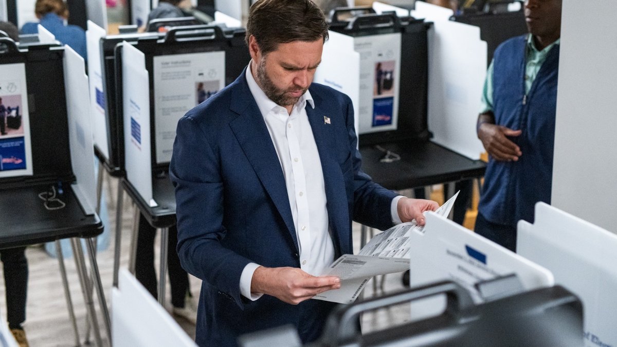 JD Vance emite su voto en Ohio – Telemundo Puerto Rico