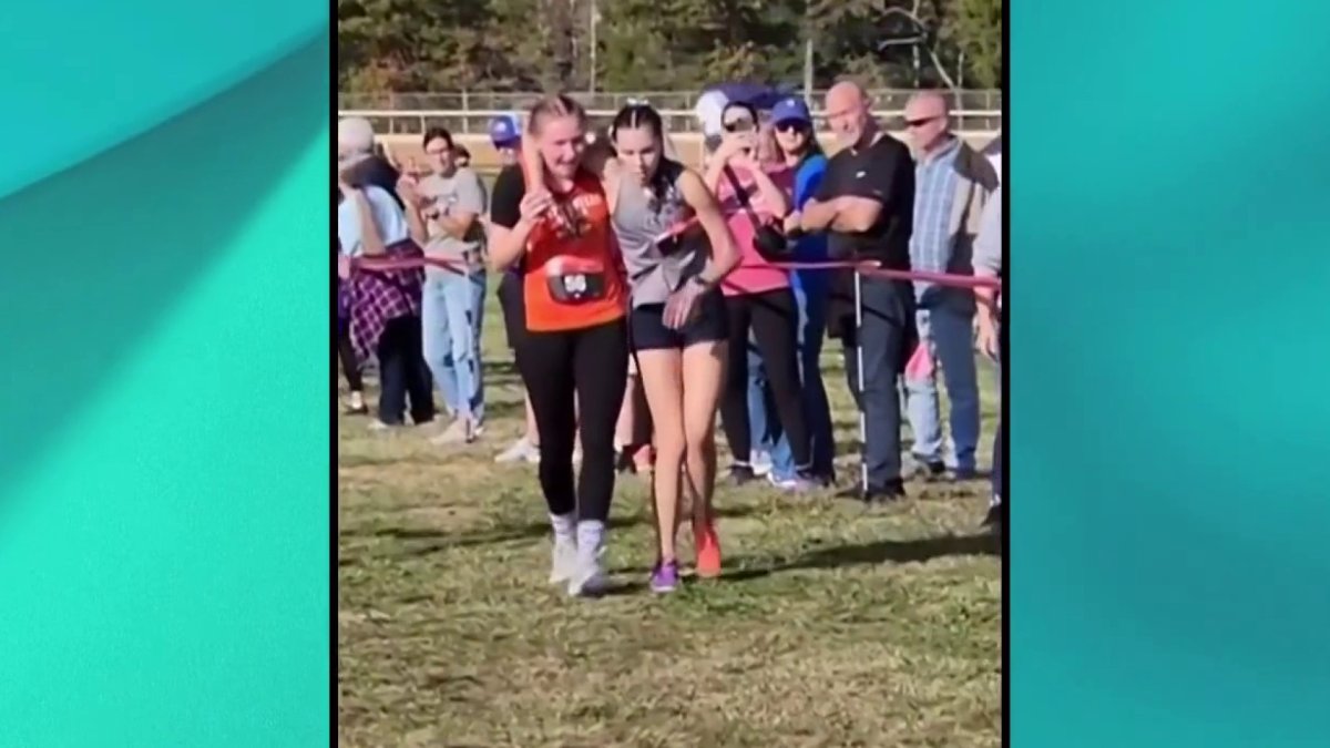 EEUU: corredora ayuda a rival a llegar a la meta – Telemundo Puerto Rico