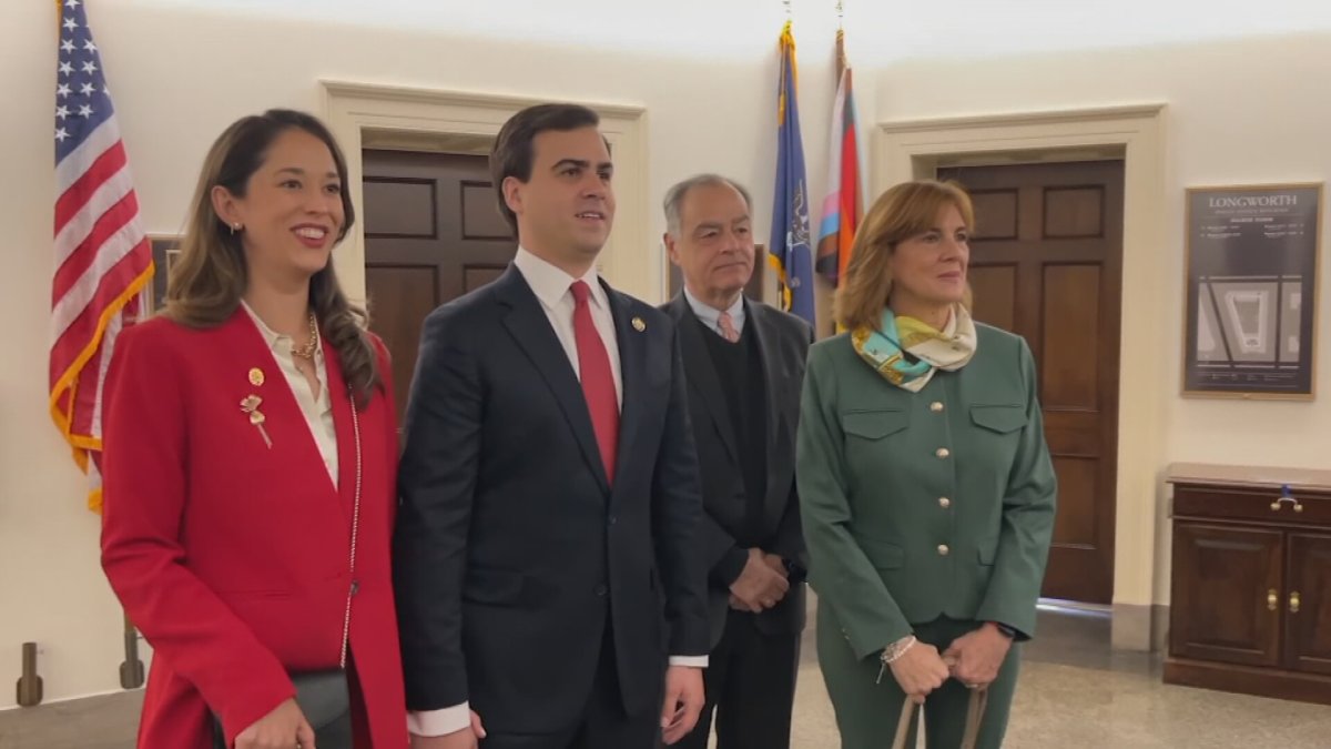 HOY en Telenoticias: Juramentación de Pablo José Hernández – Telemundo ...