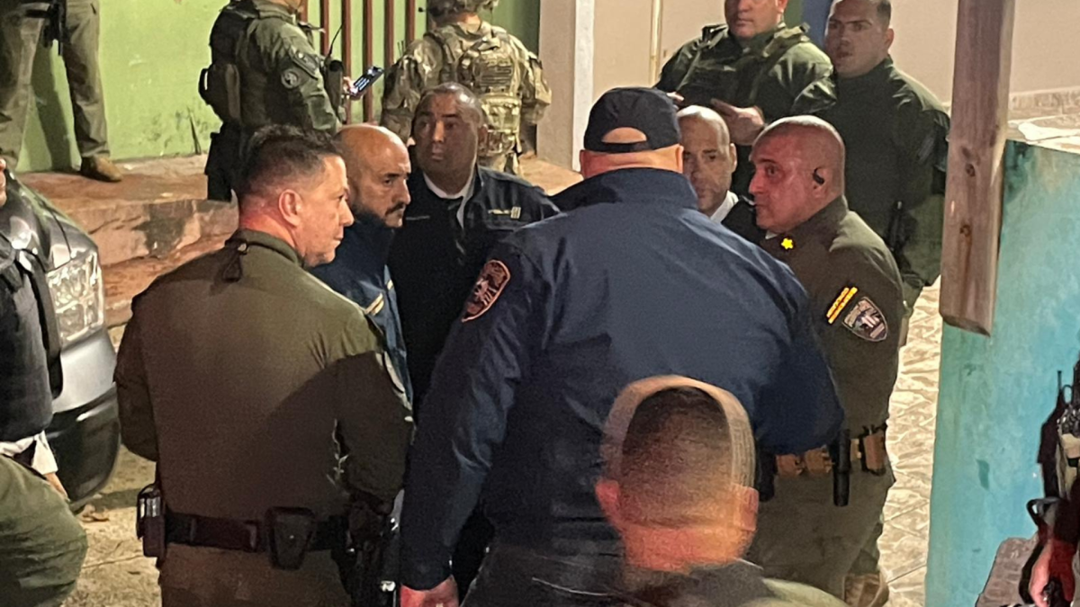 Policía ejecuta operativo en La Perla – Telemundo Puerto Rico