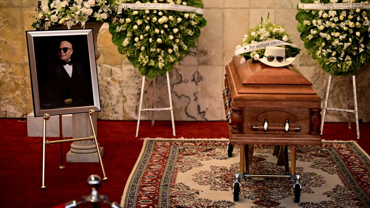 Funeral de Rubby Pérez en el teatro nacional de República Dominicana – Telemundo Puerto Rico