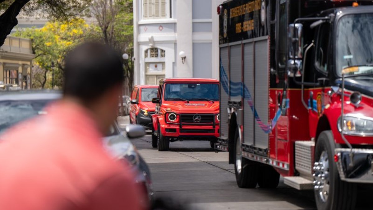 Mercedez-Benz restaura camión del Parque de Bombas de Ponce – Telemundo ...