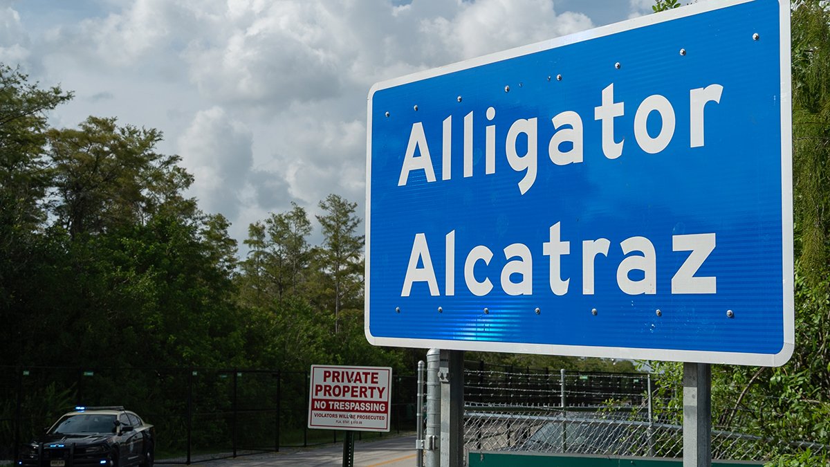 Nuevas acusaciones sobre condiciones en ‘Alligator Alcatraz ...