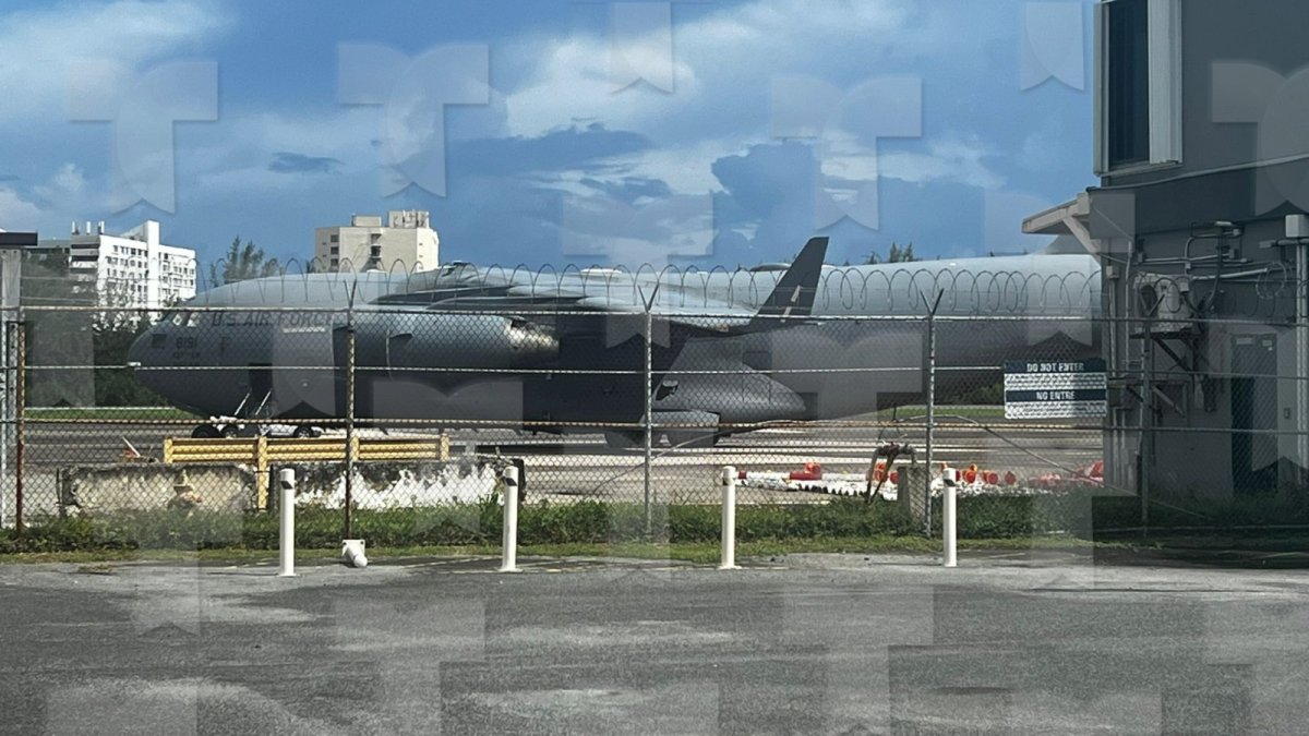 Avión del "Air Force" aterriza en la isla en medio de tensiones con ...