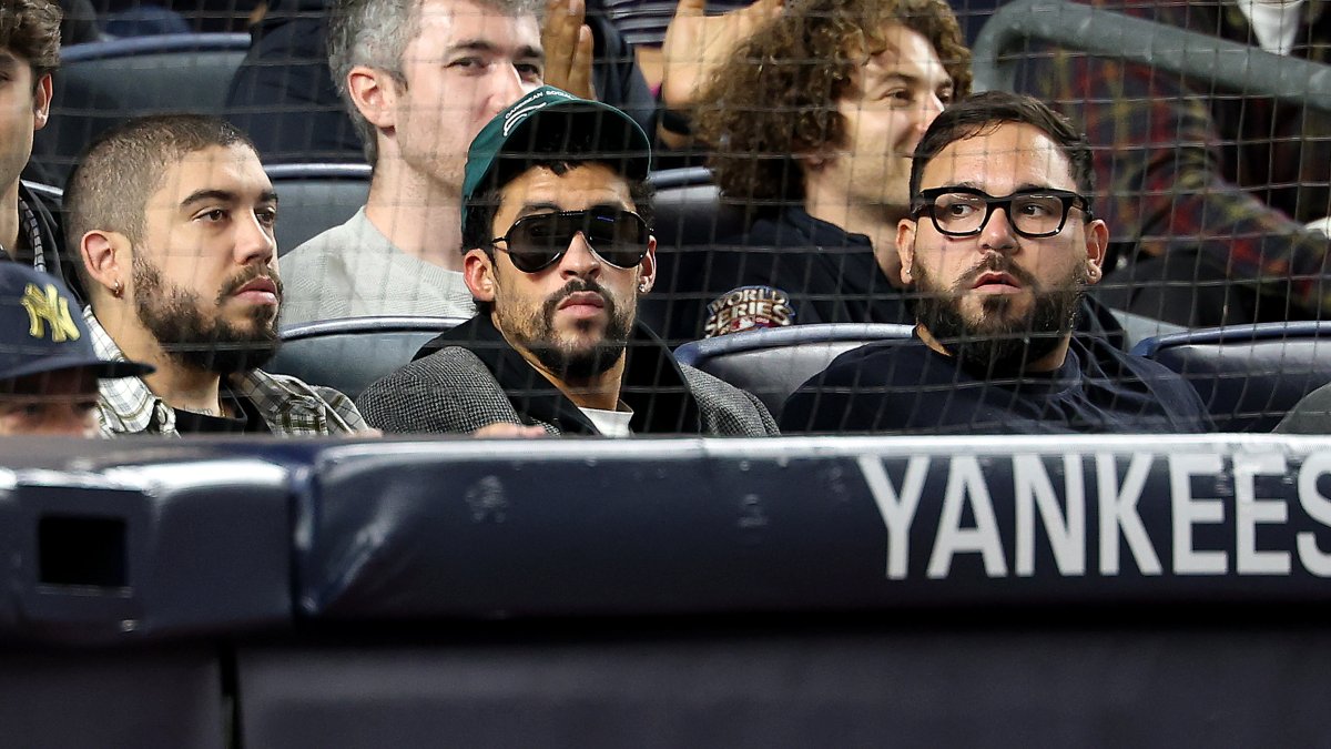 Bad Bunny atrapa una bola de falta en el juego de los Yankees ...