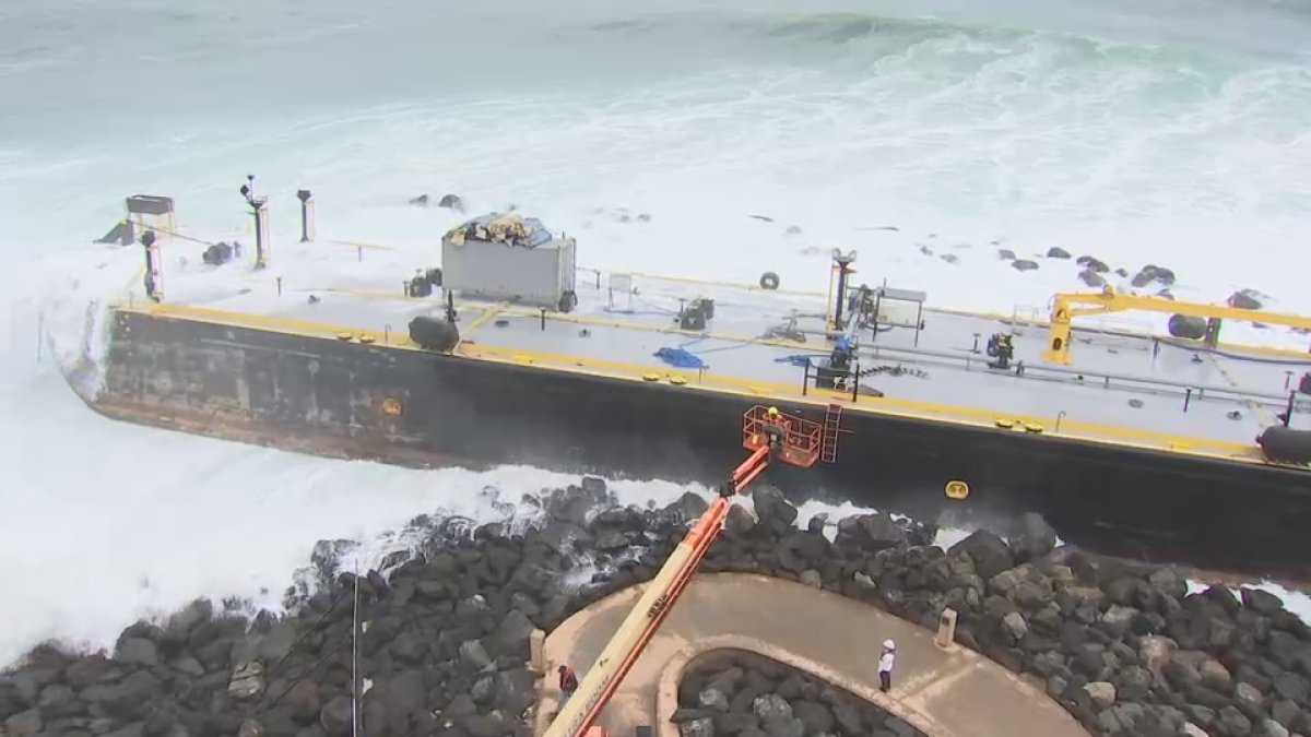 Coast Guard: Barcaza que encalló en San Juan pudo haber derramado ...