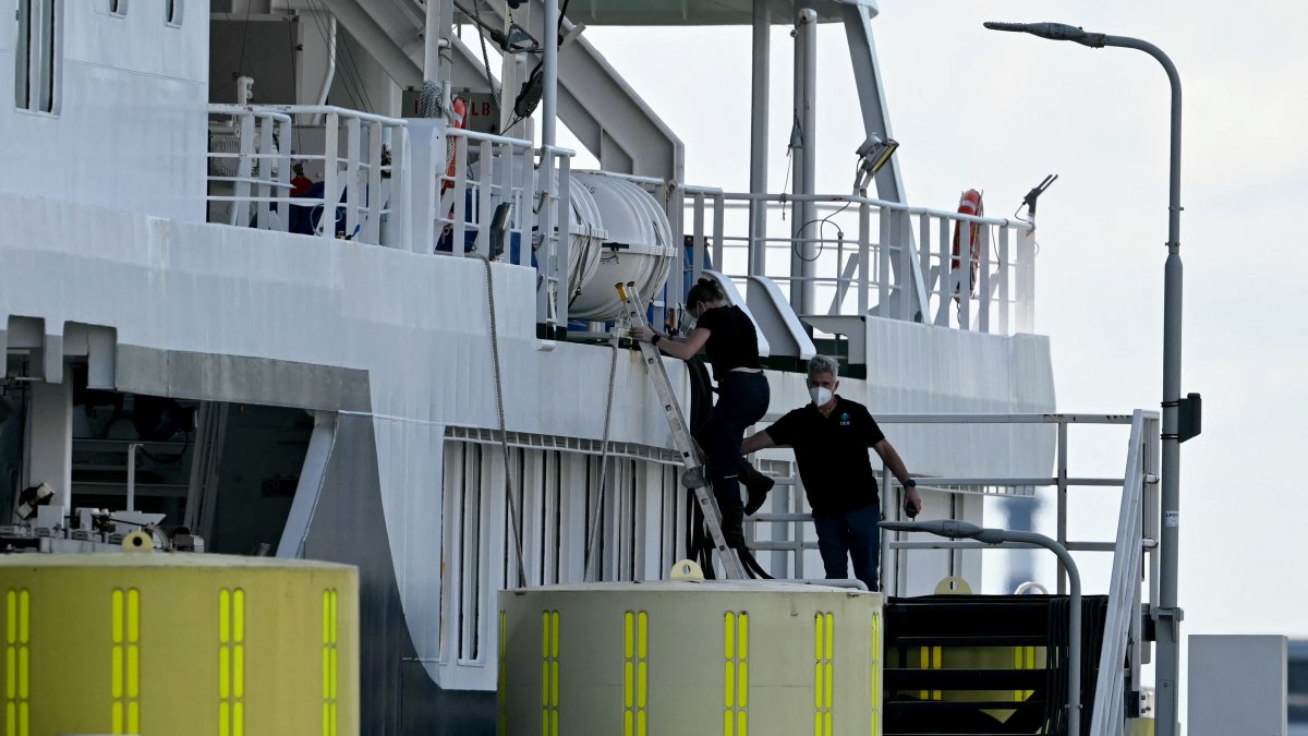 Dos pasajeros del crucero en cuarentena por hantavirus – Telemundo ...